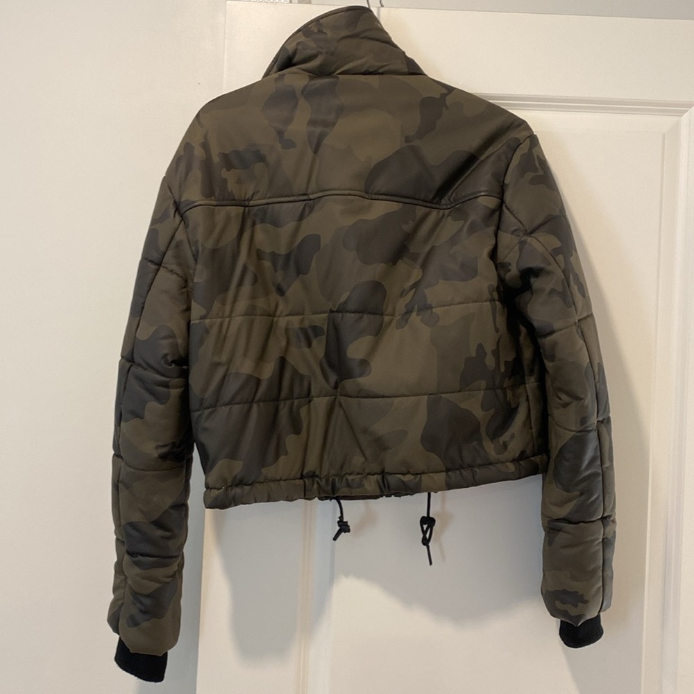 Camo Short Puffer Jacket - Gem
